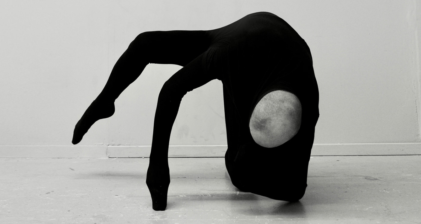 “Conspicuous Invisibility”, gli autoritratti geometrici di Tom Butler