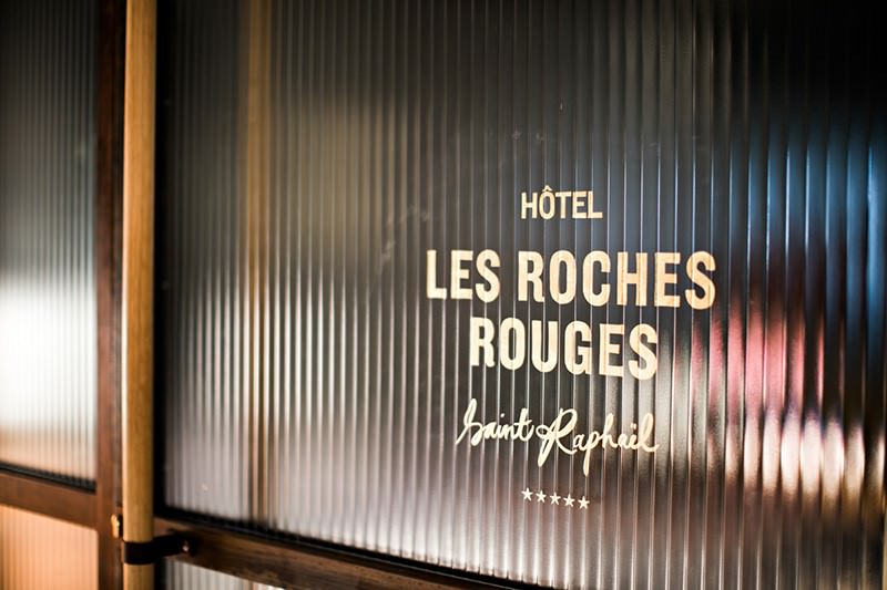 L’Hotel Les Roches Rouges, l’hotel incastonato fra il mare e la terra