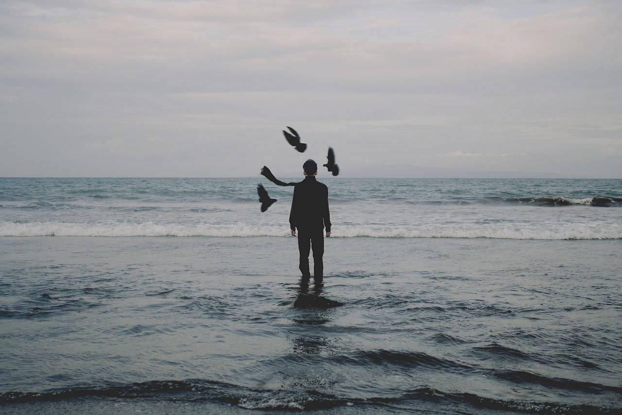 Gli autoritratti surreali di Yutha Yamanaka